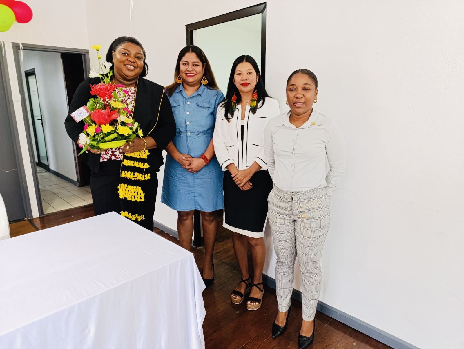 Minister Emanuel neemt warm afscheid van haar Staf op ROS